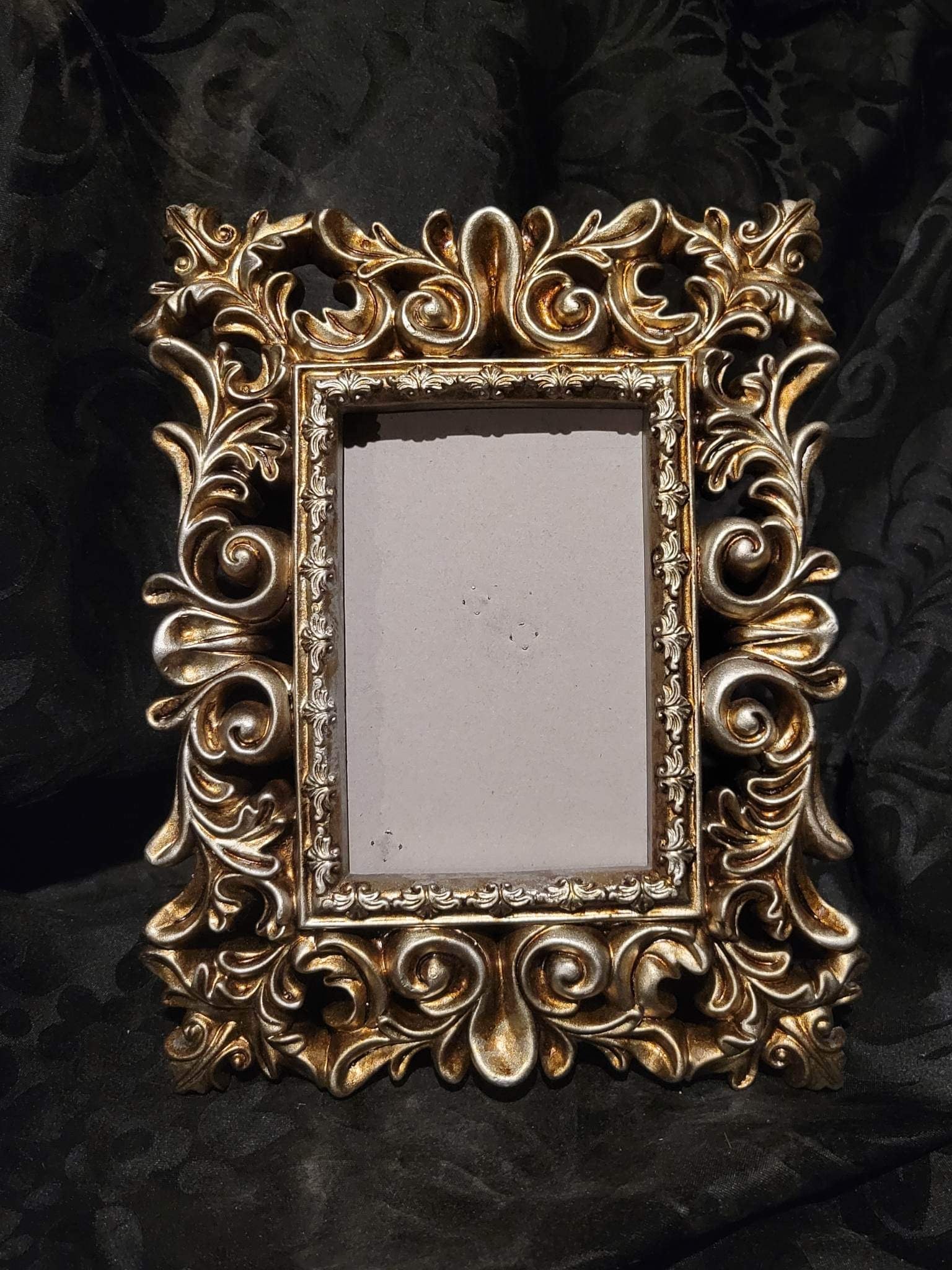 Thick Victorian style frame – Tocb-mtl